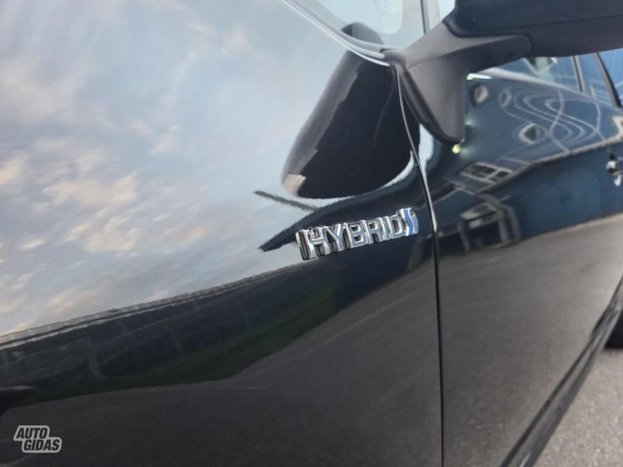 Black Toyota Auris 2012 in Ukmerge, with an engine capacity of 1.80 L and mileage of 170 thousand km for 6300 €, photo 11 on AUTOMOTO.COM.LV