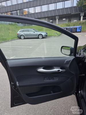 Black Toyota Auris 2012 in Ukmerge, with an engine capacity of 1.80 L and mileage of 170 thousand km for 6300 €, photo 12 on AUTOMOTO.COM.LV