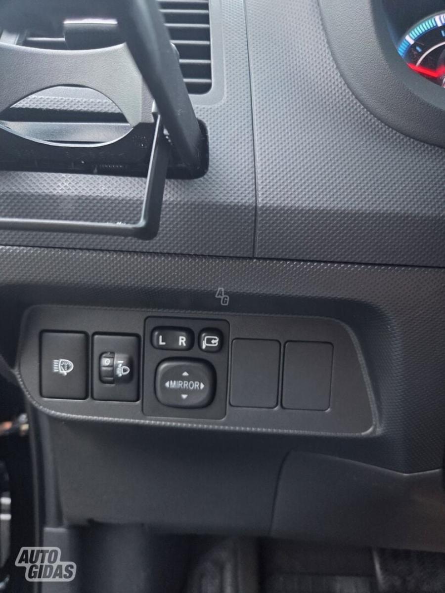 Black Toyota Auris 2012 in Ukmerge, with an engine capacity of 1.80 L and mileage of 170 thousand km for 6300 €, photo 14 on AUTOMOTO.COM.LV