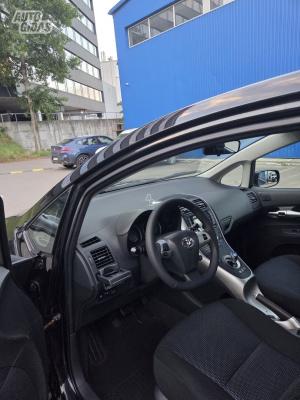 Black Toyota Auris 2012 in Ukmerge, with an engine capacity of 1.80 L and mileage of 170 thousand km for 6300 €, photo 15 on AUTOMOTO.COM.LV