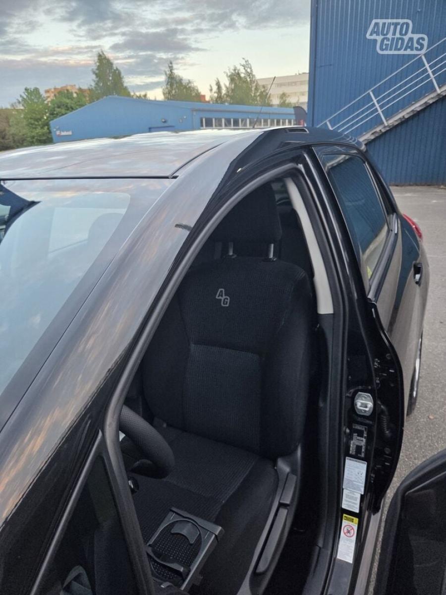 Black Toyota Auris 2012 in Ukmerge, with an engine capacity of 1.80 L and mileage of 170 thousand km for 6300 €, photo 17 on AUTOMOTO.COM.LV