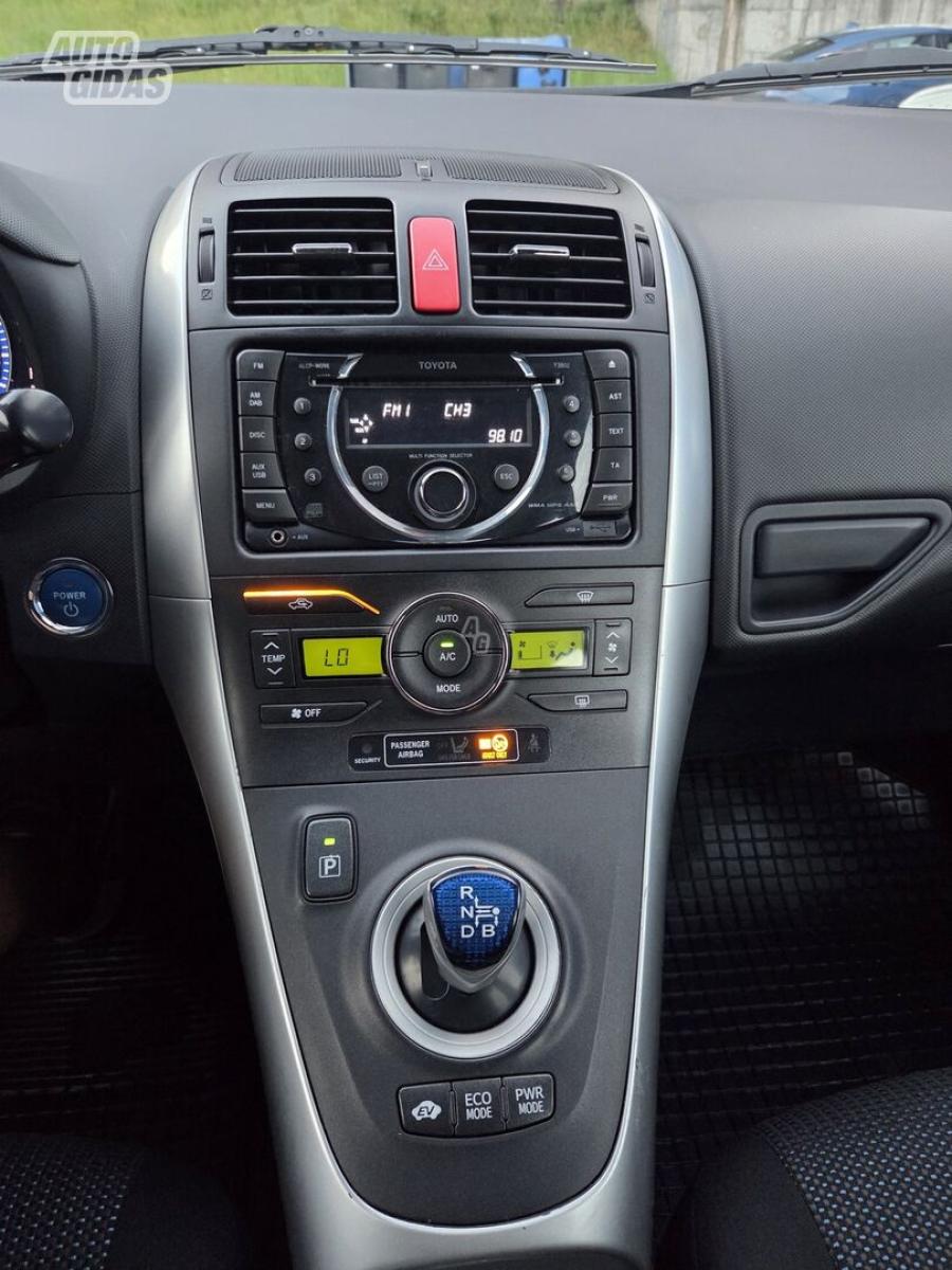 Black Toyota Auris 2012 in Ukmerge, with an engine capacity of 1.80 L and mileage of 170 thousand km for 6300 €, photo 20 on AUTOMOTO.COM.LV
