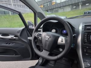 Black Toyota Auris 2012 in Ukmerge, with an engine capacity of 1.80 L and mileage of 170 thousand km for 6300 €, photo 21 on AUTOMOTO.COM.LV