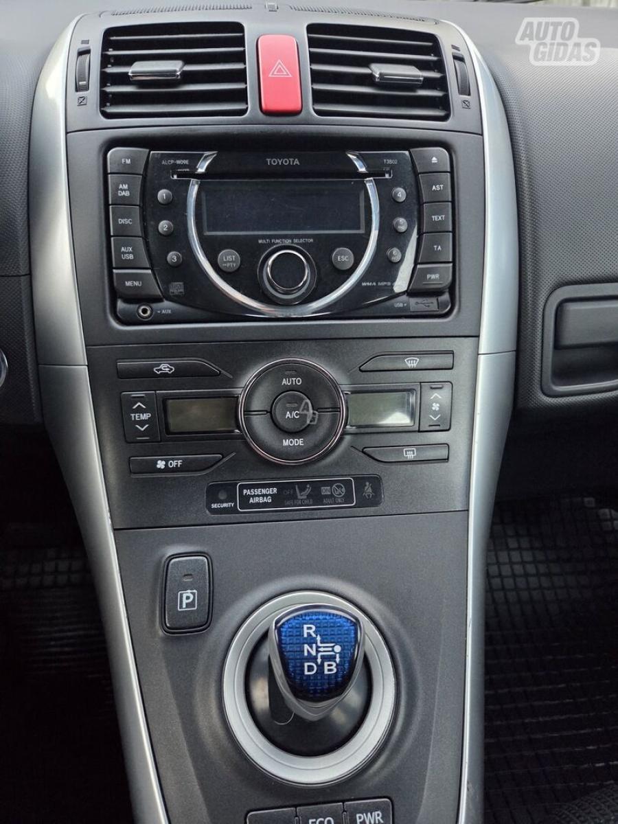 Black Toyota Auris 2012 in Ukmerge, with an engine capacity of 1.80 L and mileage of 170 thousand km for 6300 €, photo 23 on AUTOMOTO.COM.LV