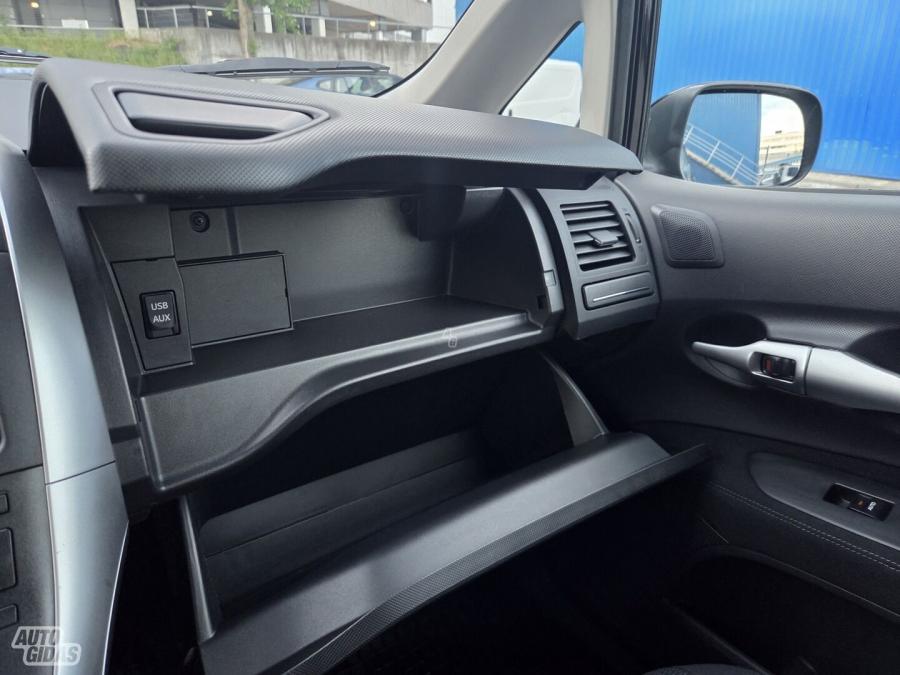 Black Toyota Auris 2012 in Ukmerge, with an engine capacity of 1.80 L and mileage of 170 thousand km for 6300 €, photo 27 on AUTOMOTO.COM.LV