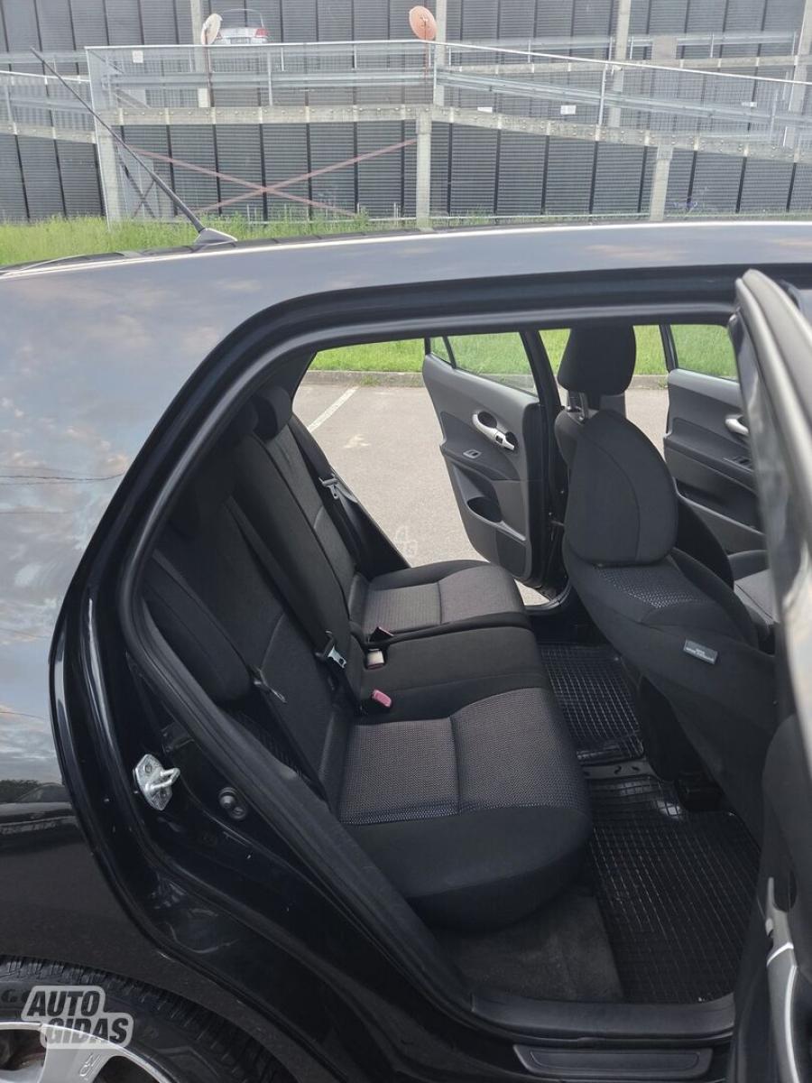 Black Toyota Auris 2012 in Ukmerge, with an engine capacity of 1.80 L and mileage of 170 thousand km for 6300 €, photo 31 on AUTOMOTO.COM.LV