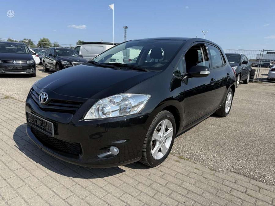 Melns Toyota Auris 2012 Marijampole, ar dzinēja tilpumu 1.60 L un nobraukumu 170 tūkst. km par 4990 €, foto 1 vietnē AUTOMOTO.COM.LV
