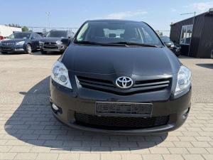 Melns Toyota Auris 2012 Marijampole, ar dzinēja tilpumu 1.60 L un nobraukumu 170 tūkst. km par 4990 €, foto 3 vietnē AUTOMOTO.COM.LV