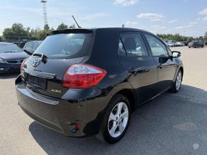 Melns Toyota Auris 2012 Marijampole, ar dzinēja tilpumu 1.60 L un nobraukumu 170 tūkst. km par 4990 €, foto 5 vietnē AUTOMOTO.COM.LV