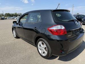 Melns Toyota Auris 2012 Marijampole, ar dzinēja tilpumu 1.60 L un nobraukumu 170 tūkst. km par 4990 €, foto 7 vietnē AUTOMOTO.COM.LV