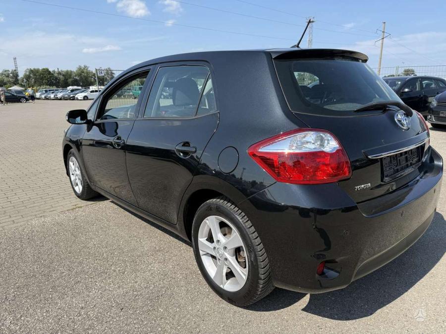 Melns Toyota Auris 2012 Marijampole, ar dzinēja tilpumu 1.60 L un nobraukumu 170 tūkst. km par 4990 €, foto 7 vietnē AUTOMOTO.COM.LV