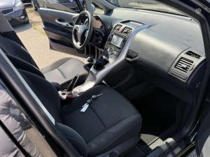Melns Toyota Auris 2012 Marijampole, ar dzinēja tilpumu 1.60 L un nobraukumu 170 tūkst. km par 4990 €, foto 15 vietnē AUTOMOTO.COM.LV
