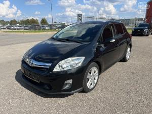 Melns Toyota Auris 2012 Šauļi, ar dzinēja tilpumu 1.80 L un nobraukumu 290 tūkst. km par 6300 €, foto 3 vietnē AUTOMOTO.COM.LV