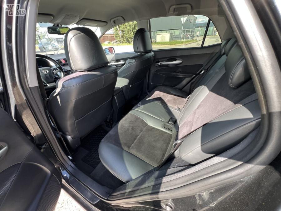 Melns Toyota Auris 2012 Šauļi, ar dzinēja tilpumu 1.80 L un nobraukumu 290 tūkst. km par 6300 €, foto 18 vietnē AUTOMOTO.COM.LV