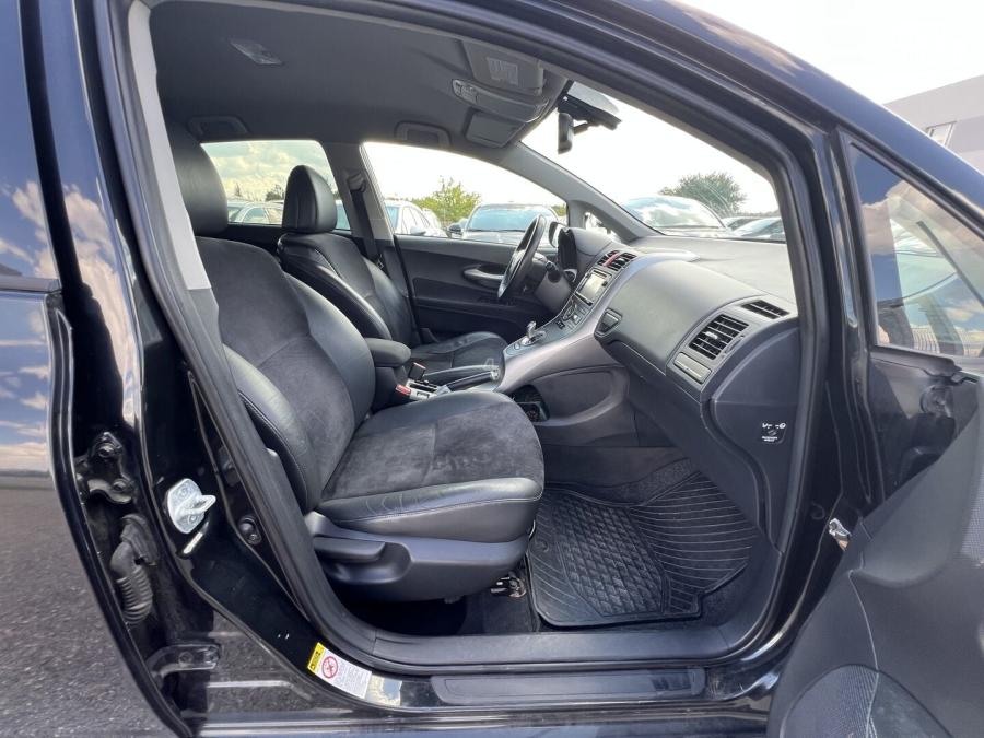 Melns Toyota Auris 2012 Šauļi, ar dzinēja tilpumu 1.80 L un nobraukumu 290 tūkst. km par 6300 €, foto 20 vietnē AUTOMOTO.COM.LV