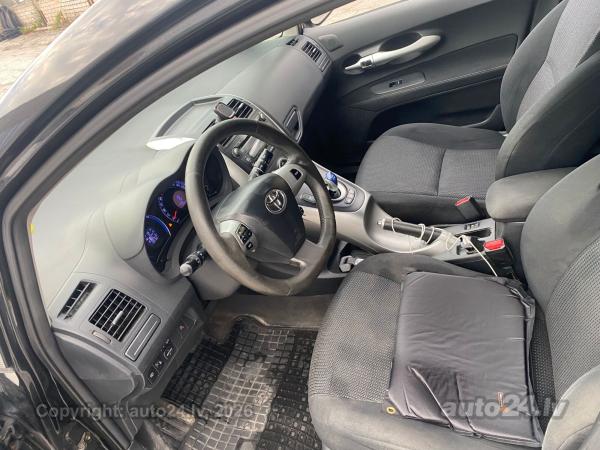 Black Toyota Auris 2012 in Tallinn, with an engine capacity of 1.80 L and mileage of 440 thousand km for 4100 €, photo 7 on AUTOMOTO.COM.LV