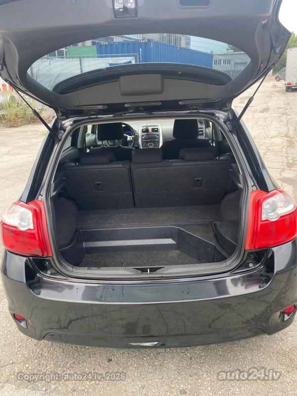 Black Toyota Auris 2012 in Tallinn, with an engine capacity of 1.80 L and mileage of 440 thousand km for 4100 €, photo 10 on AUTOMOTO.COM.LV