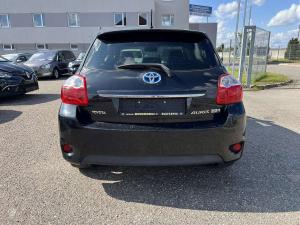 Black Toyota Auris 2012 in Siauliai, with an engine capacity of 1.80 L and mileage of 290 thousand km for 6300 €, photo 7 on AUTOMOTO.COM.LV