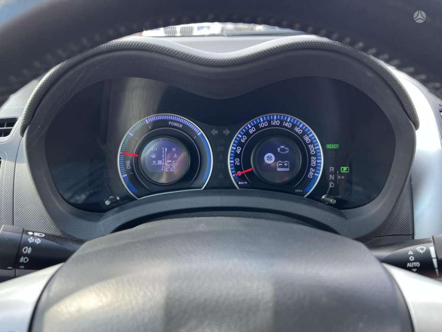 Black Toyota Auris 2012 in Siauliai, with an engine capacity of 1.80 L and mileage of 290 thousand km for 6300 €, photo 11 on AUTOMOTO.COM.LV