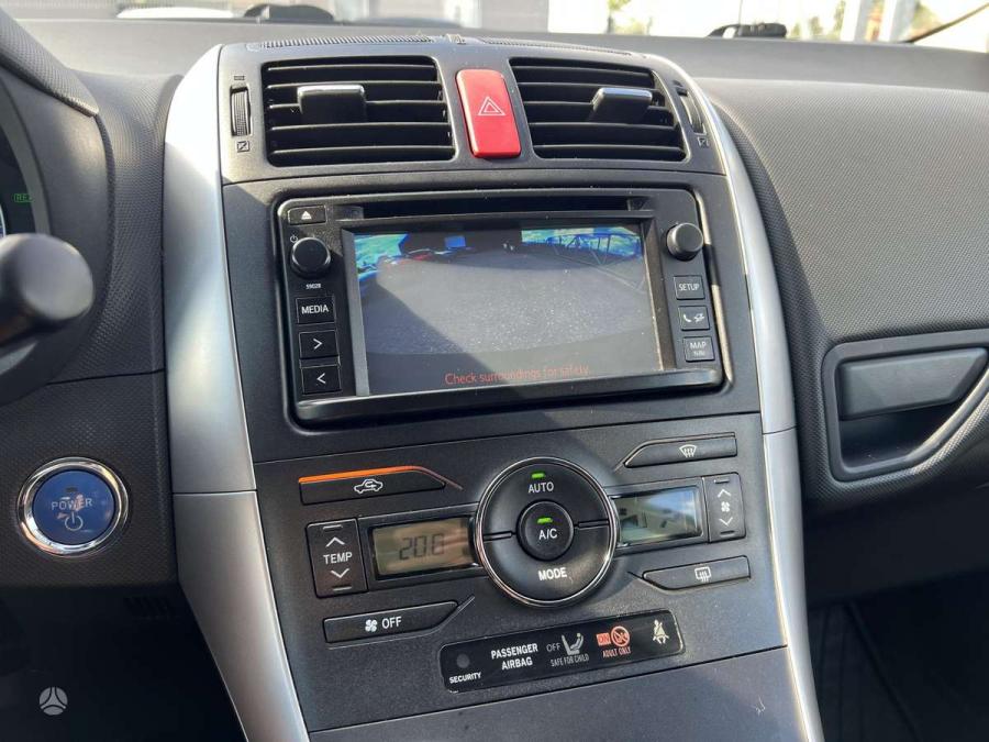 Black Toyota Auris 2012 in Siauliai, with an engine capacity of 1.80 L and mileage of 290 thousand km for 6300 €, photo 15 on AUTOMOTO.COM.LV