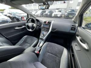 Black Toyota Auris 2012 in Siauliai, with an engine capacity of 1.80 L and mileage of 290 thousand km for 6300 €, photo 21 on AUTOMOTO.COM.LV