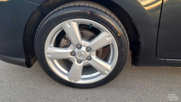 Melns Toyota Auris 2012 Kauņa, ar dzinēja tilpumu 1.80 L un nobraukumu 259 tūkst. km par 7200 €, foto 5 vietnē AUTOMOTO.COM.LV