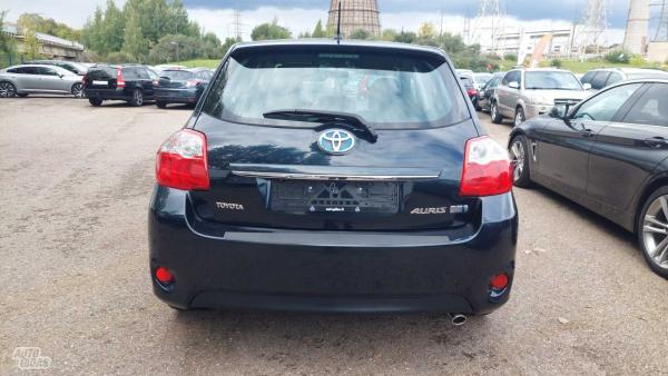Melns Toyota Auris 2012 Kauņa, ar dzinēja tilpumu 1.80 L un nobraukumu 259 tūkst. km par 7200 €, foto 10 vietnē AUTOMOTO.COM.LV