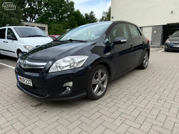 Melns Toyota Auris 2012 Viļņa, ar dzinēja tilpumu 1.80 L un nobraukumu 260 tūkst. km par 6000 €, foto 1 vietnē AUTOMOTO.COM.LV