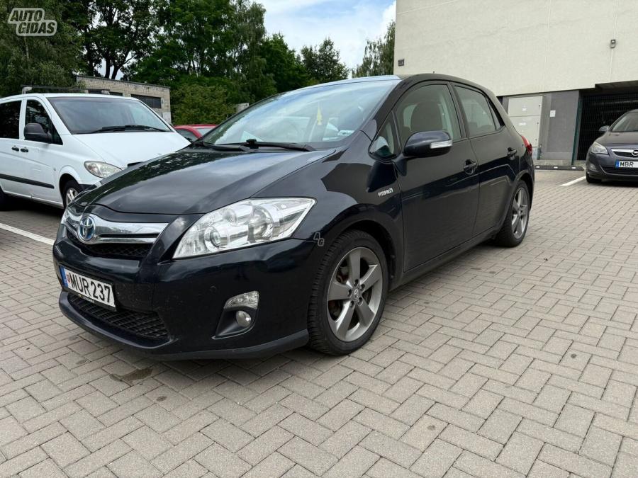 Melns Toyota Auris 2012 Viļņa, ar dzinēja tilpumu 1.80 L un nobraukumu 260 tūkst. km par 6000 €, foto 1 vietnē AUTOMOTO.COM.LV