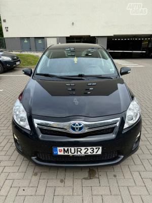 Melns Toyota Auris 2012 Viļņa, ar dzinēja tilpumu 1.80 L un nobraukumu 260 tūkst. km par 6000 €, foto 3 vietnē AUTOMOTO.COM.LV