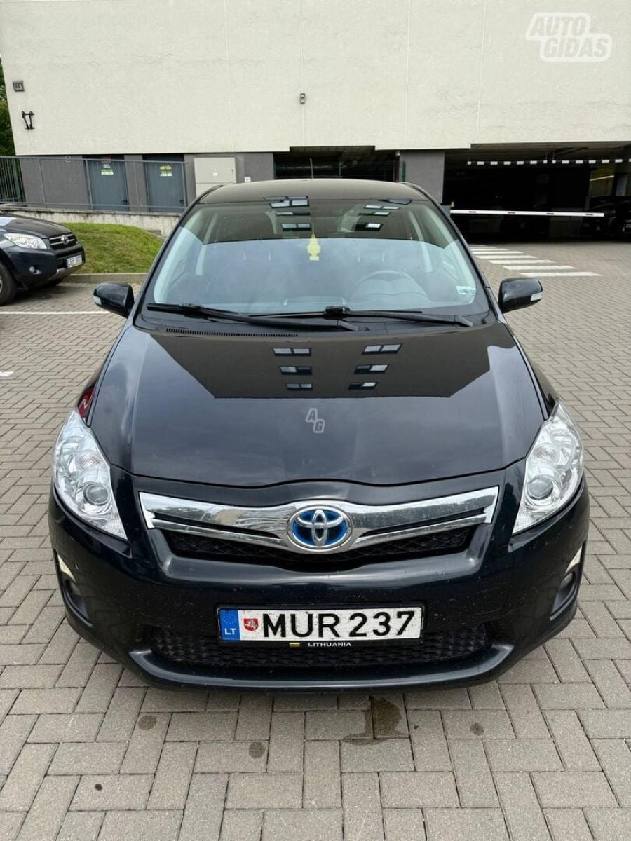Melns Toyota Auris 2012 Viļņa, ar dzinēja tilpumu 1.80 L un nobraukumu 260 tūkst. km par 6000 €, foto 3 vietnē AUTOMOTO.COM.LV