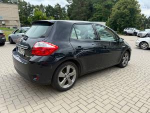 Melns Toyota Auris 2012 Viļņa, ar dzinēja tilpumu 1.80 L un nobraukumu 260 tūkst. km par 6000 €, foto 5 vietnē AUTOMOTO.COM.LV