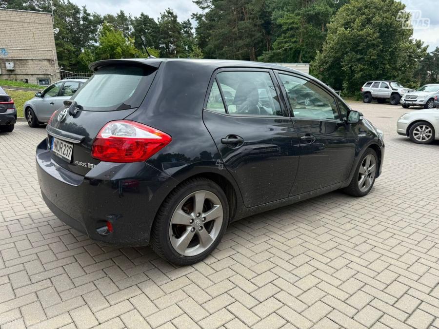 Melns Toyota Auris 2012 Viļņa, ar dzinēja tilpumu 1.80 L un nobraukumu 260 tūkst. km par 6000 €, foto 5 vietnē AUTOMOTO.COM.LV
