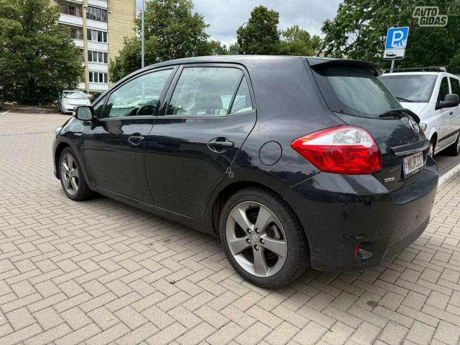 Melns Toyota Auris 2012 Viļņa, ar dzinēja tilpumu 1.80 L un nobraukumu 260 tūkst. km par 6000 €, foto 7 vietnē AUTOMOTO.COM.LV