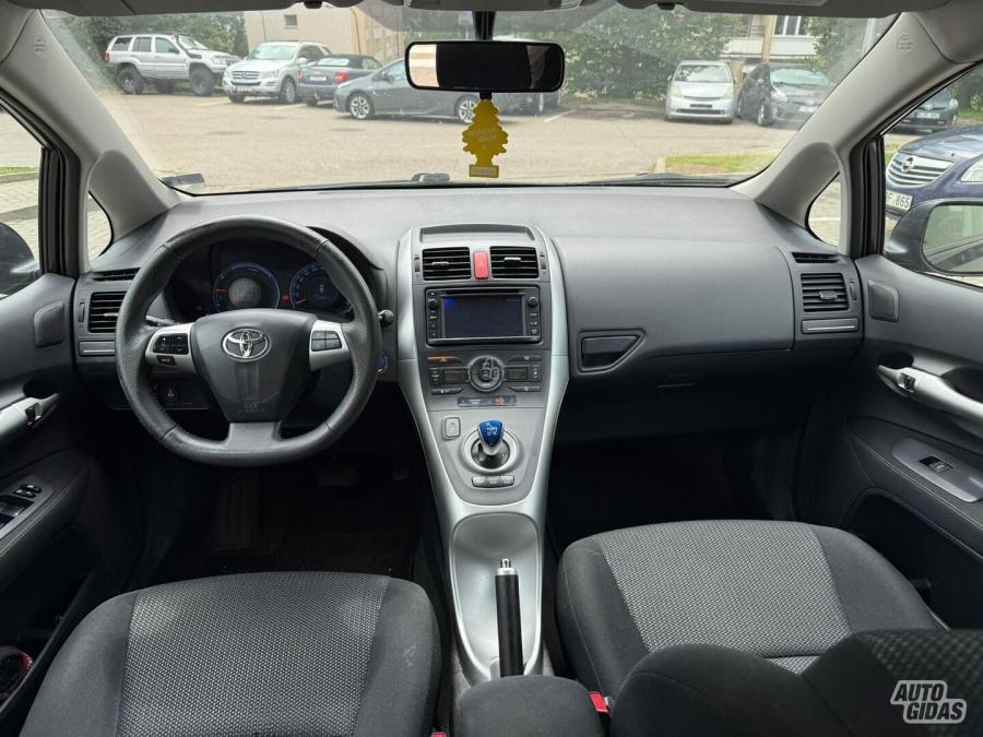 Melns Toyota Auris 2012 Viļņa, ar dzinēja tilpumu 1.80 L un nobraukumu 260 tūkst. km par 6000 €, foto 8 vietnē AUTOMOTO.COM.LV