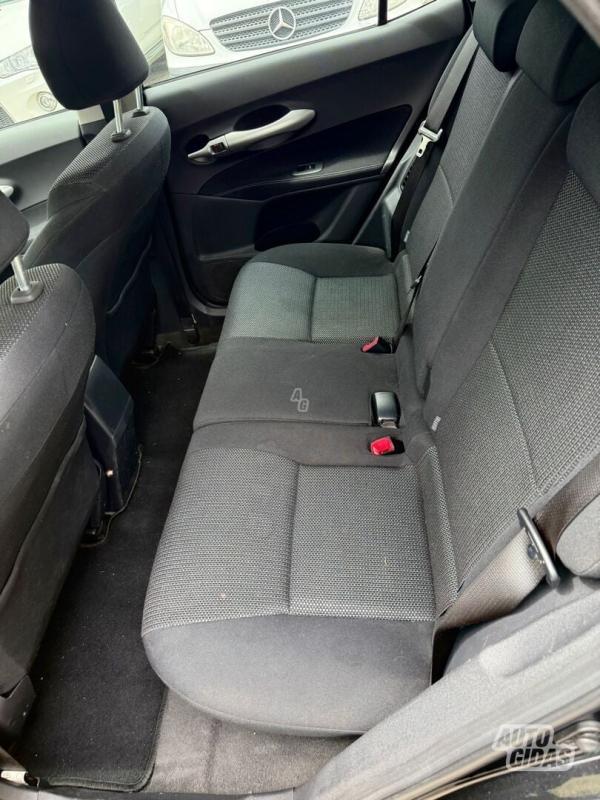 Melns Toyota Auris 2012 Viļņa, ar dzinēja tilpumu 1.80 L un nobraukumu 260 tūkst. km par 6000 €, foto 9 vietnē AUTOMOTO.COM.LV