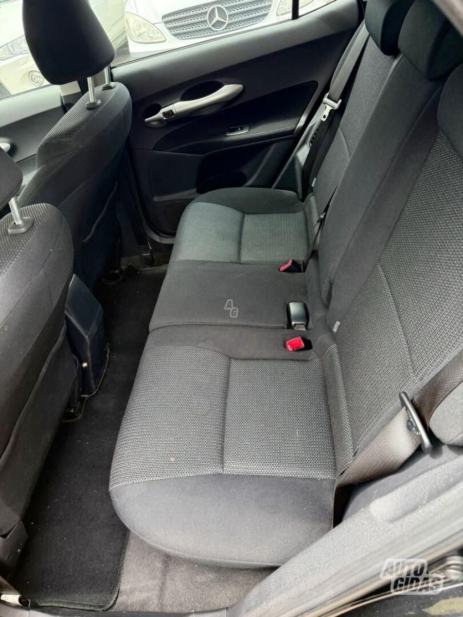 Melns Toyota Auris 2012 Viļņa, ar dzinēja tilpumu 1.80 L un nobraukumu 260 tūkst. km par 6000 €, foto 9 vietnē AUTOMOTO.COM.LV