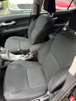 Melns Toyota Auris 2012 Viļņa, ar dzinēja tilpumu 1.80 L un nobraukumu 260 tūkst. km par 6000 €, foto 10 vietnē AUTOMOTO.COM.LV