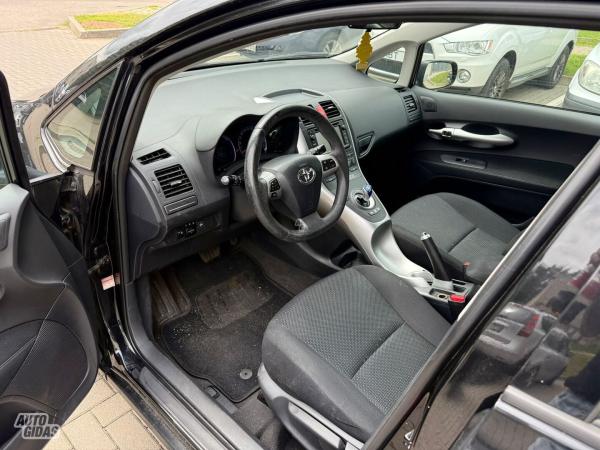Melns Toyota Auris 2012 Viļņa, ar dzinēja tilpumu 1.80 L un nobraukumu 260 tūkst. km par 6000 €, foto 11 vietnē AUTOMOTO.COM.LV