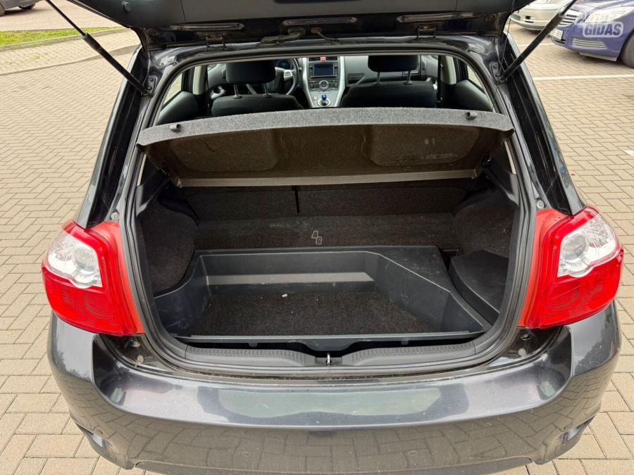 Melns Toyota Auris 2012 Viļņa, ar dzinēja tilpumu 1.80 L un nobraukumu 260 tūkst. km par 6000 €, foto 13 vietnē AUTOMOTO.COM.LV