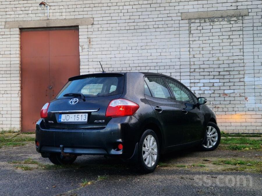 Melns Toyota Auris 2012 Tukums, ar dzinēja tilpumu 1.60 L un nobraukumu 278 tūkst. km par 4700 €, foto 4 vietnē AUTOMOTO.COM.LV