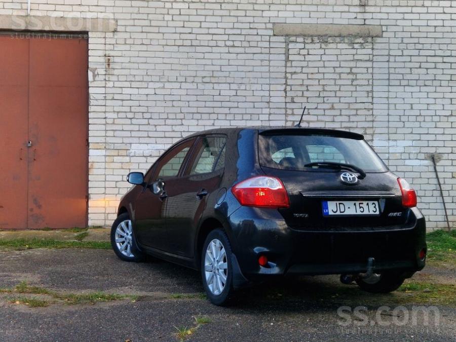 Melns Toyota Auris 2012 Tukums, ar dzinēja tilpumu 1.60 L un nobraukumu 278 tūkst. km par 4700 €, foto 5 vietnē AUTOMOTO.COM.LV
