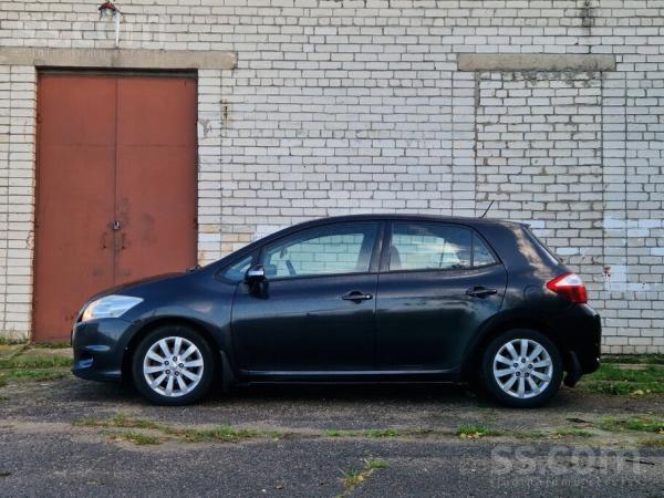 Toyota Auris 2012 Tukums vietnē Melns Toyota Auris 2012 Tukums, ar dzinēja tilpumu 1.60 L un nobraukumu 278 tūkst. km par 4700 €, foto 7 vietnē AUTOMOTO.COM.LV