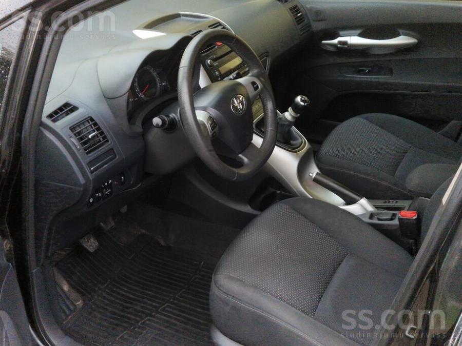 Melns Toyota Auris 2012 Tukums, ar dzinēja tilpumu 1.60 L un nobraukumu 278 tūkst. km par 4700 €, foto 8 vietnē AUTOMOTO.COM.LV