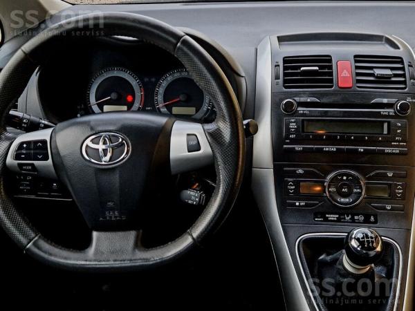 Toyota Auris 2012 Tukums vietnē Melns Toyota Auris 2012 Tukums, ar dzinēja tilpumu 1.60 L un nobraukumu 278 tūkst. km par 4700 €, foto 10 vietnē AUTOMOTO.COM.LV