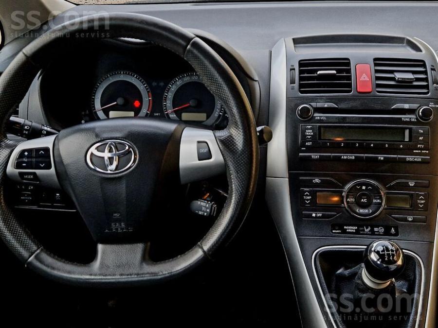Melns Toyota Auris 2012 Tukums, ar dzinēja tilpumu 1.60 L un nobraukumu 278 tūkst. km par 4700 €, foto 10 vietnē AUTOMOTO.COM.LV