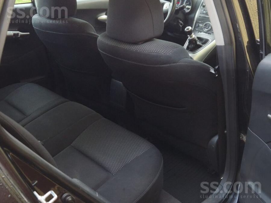 Melns Toyota Auris 2012 Tukums, ar dzinēja tilpumu 1.60 L un nobraukumu 278 tūkst. km par 4700 €, foto 11 vietnē AUTOMOTO.COM.LV