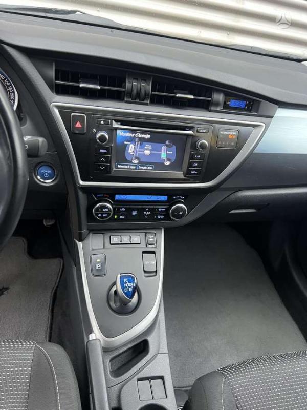 Melns Toyota Auris 2013 Viļņa, ar dzinēja tilpumu 1.80 L un nobraukumu 313 tūkst. km par 6400 €, foto 11 vietnē AUTOMOTO.COM.LV