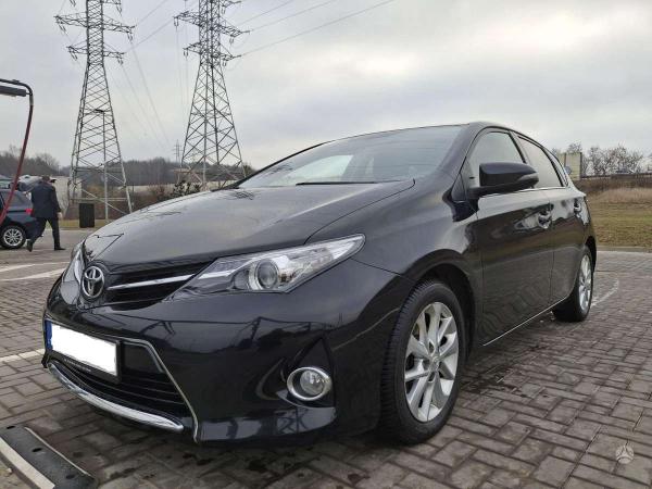 Melns Toyota Auris 2013 Kauņa, ar dzinēja tilpumu 1.60 L un nobraukumu 223 tūkst. km par 7500 €, foto 1 vietnē AUTOMOTO.COM.LV