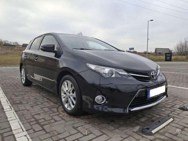 Melns Toyota Auris 2013 Kauņa, ar dzinēja tilpumu 1.60 L un nobraukumu 223 tūkst. km par 7500 €, foto 2 vietnē AUTOMOTO.COM.LV